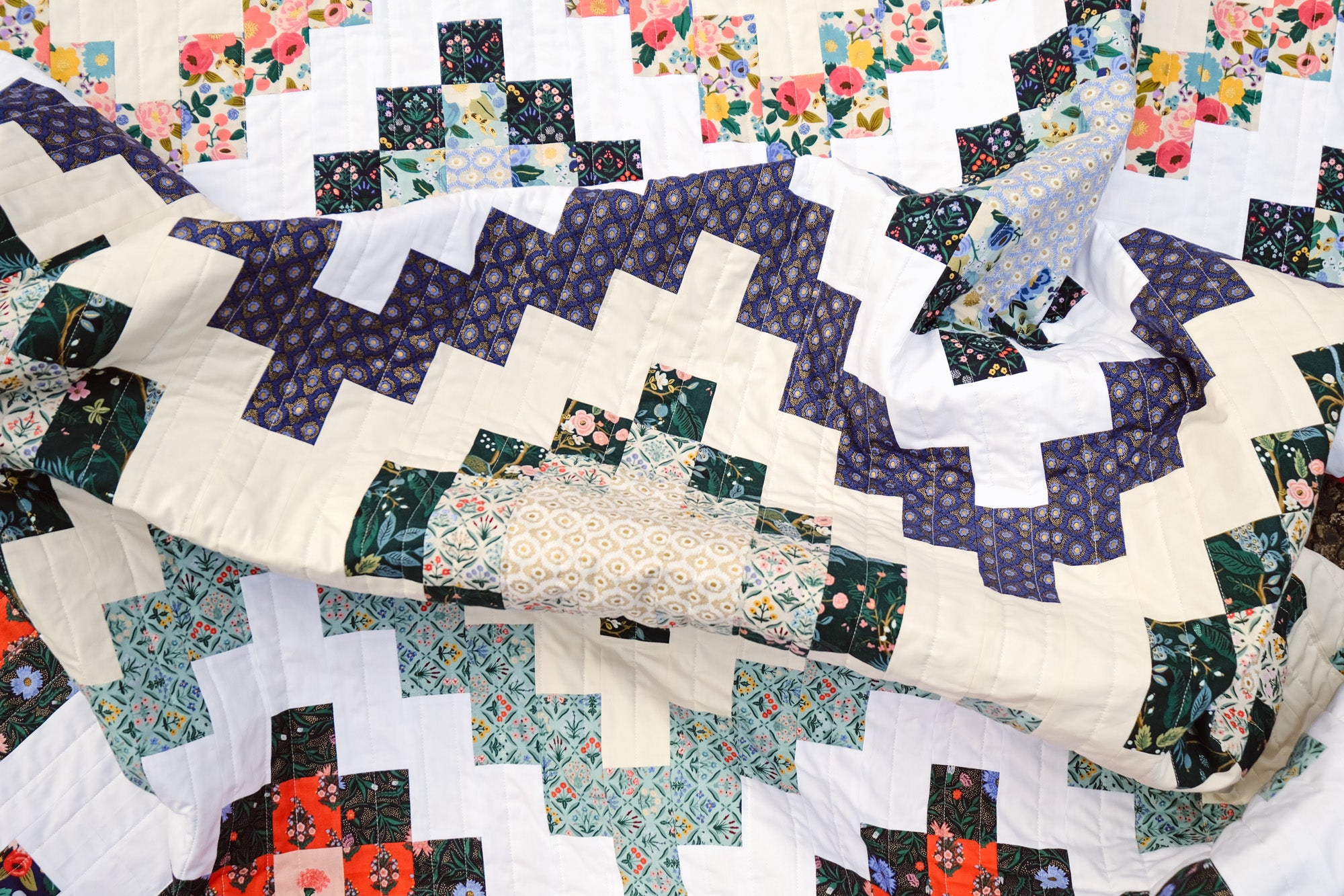 The Stella Quilt in Vintage Garden – Kitchen Table Quilting